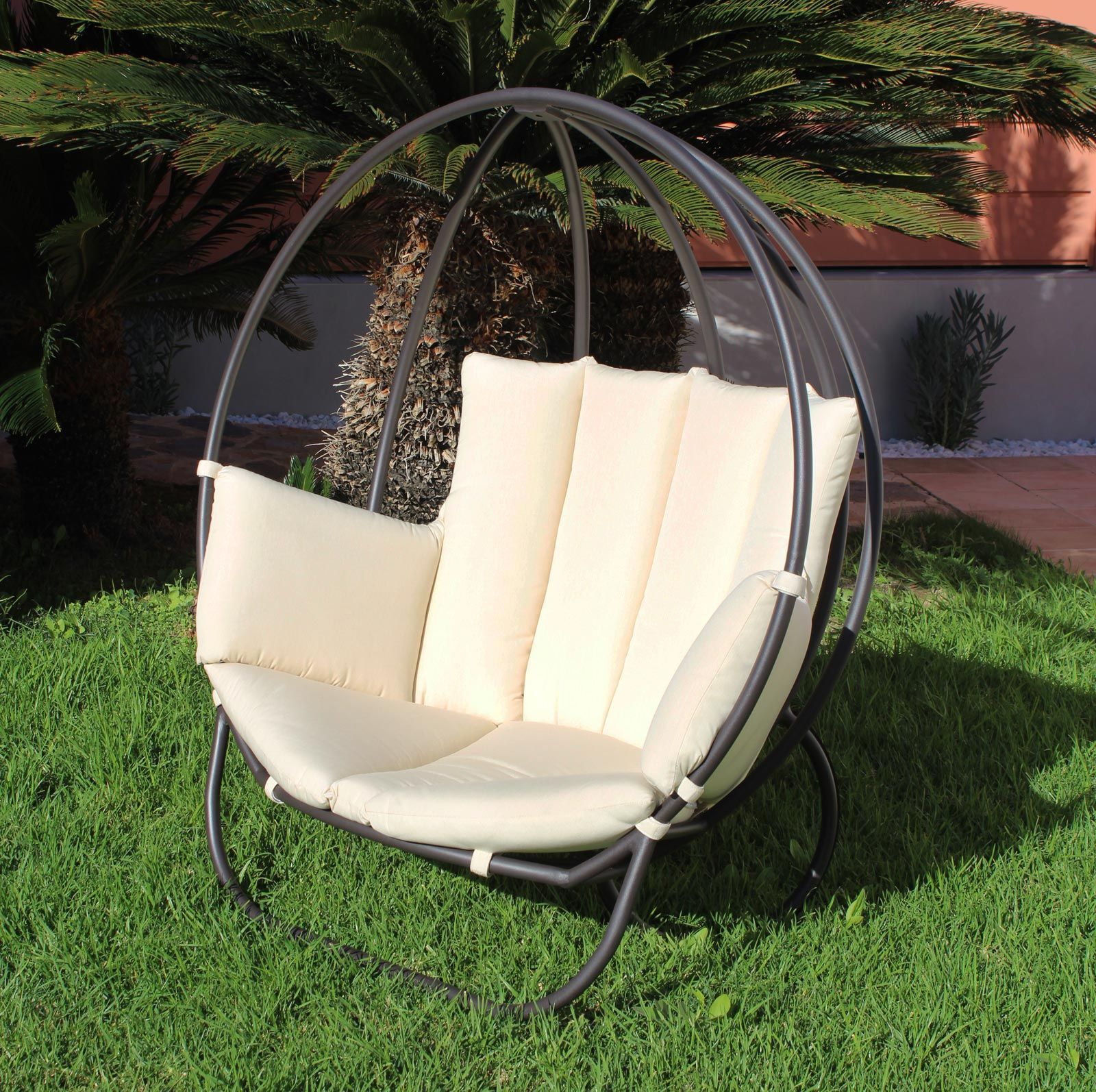 Los mejores sillones de huevo colgantes | Malibú Garden